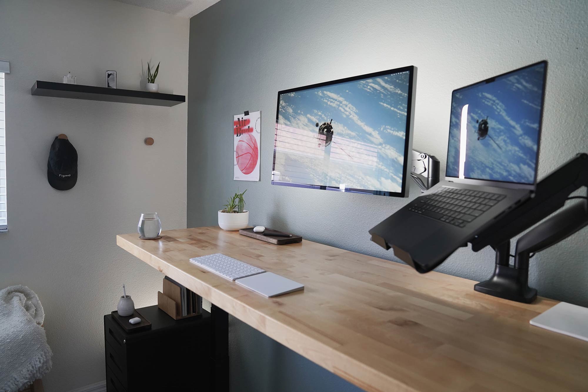 Logan Liffick Desk Setup — Zetups