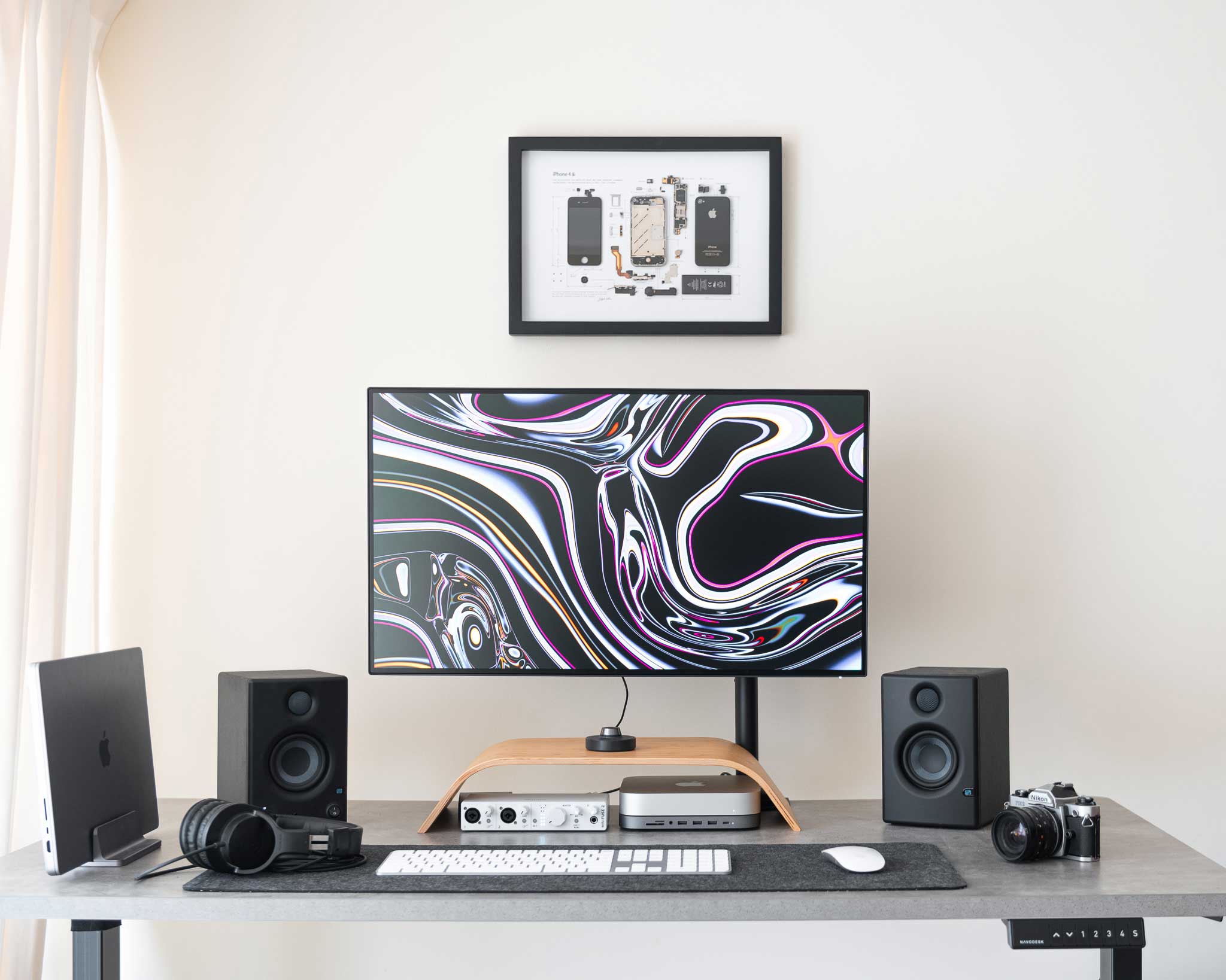Tony Sam Noel Desk Setup — Zetups